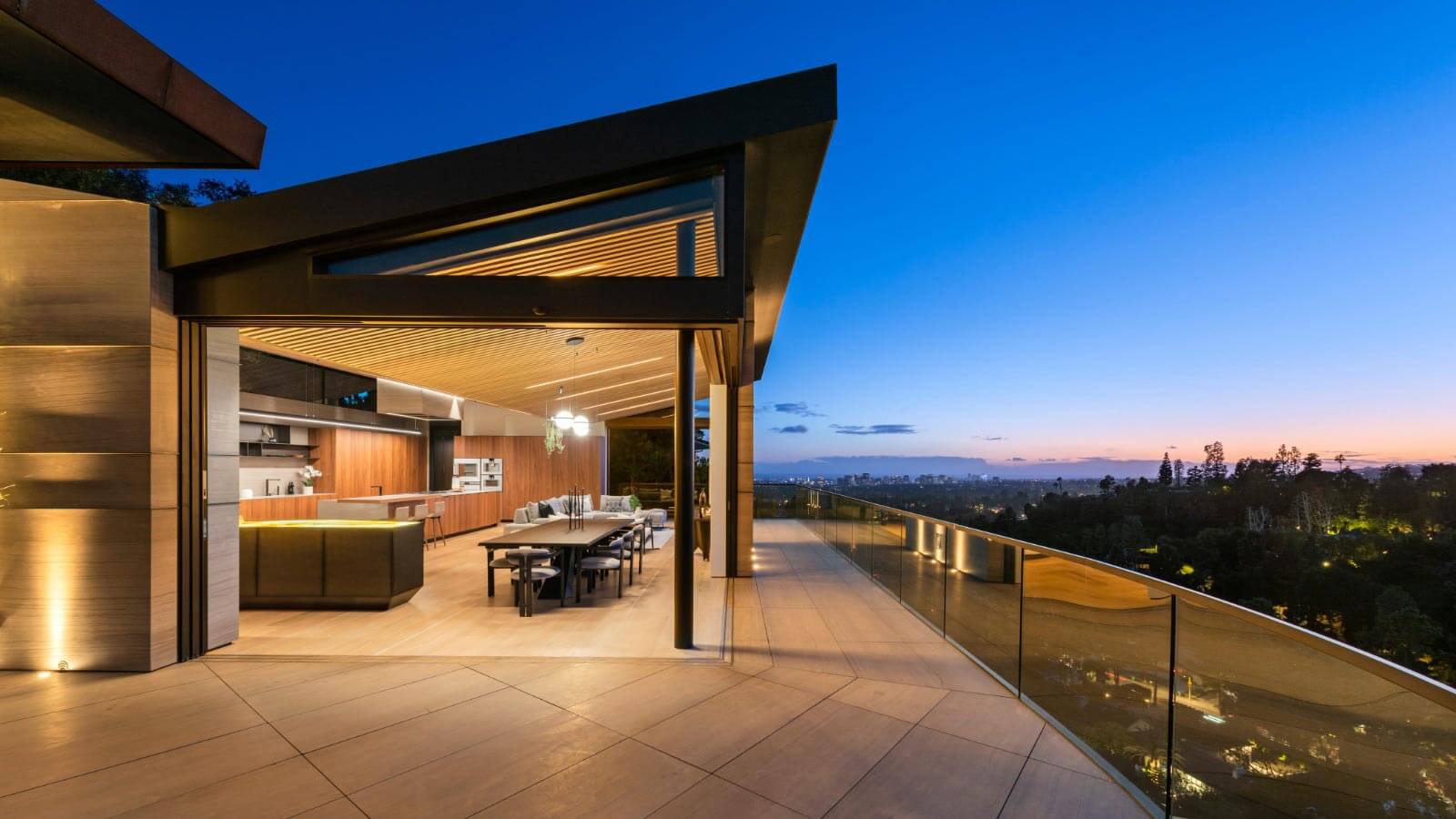 Reserve Luxury Vacation Rentals in Top Destinations | The Maimon Group